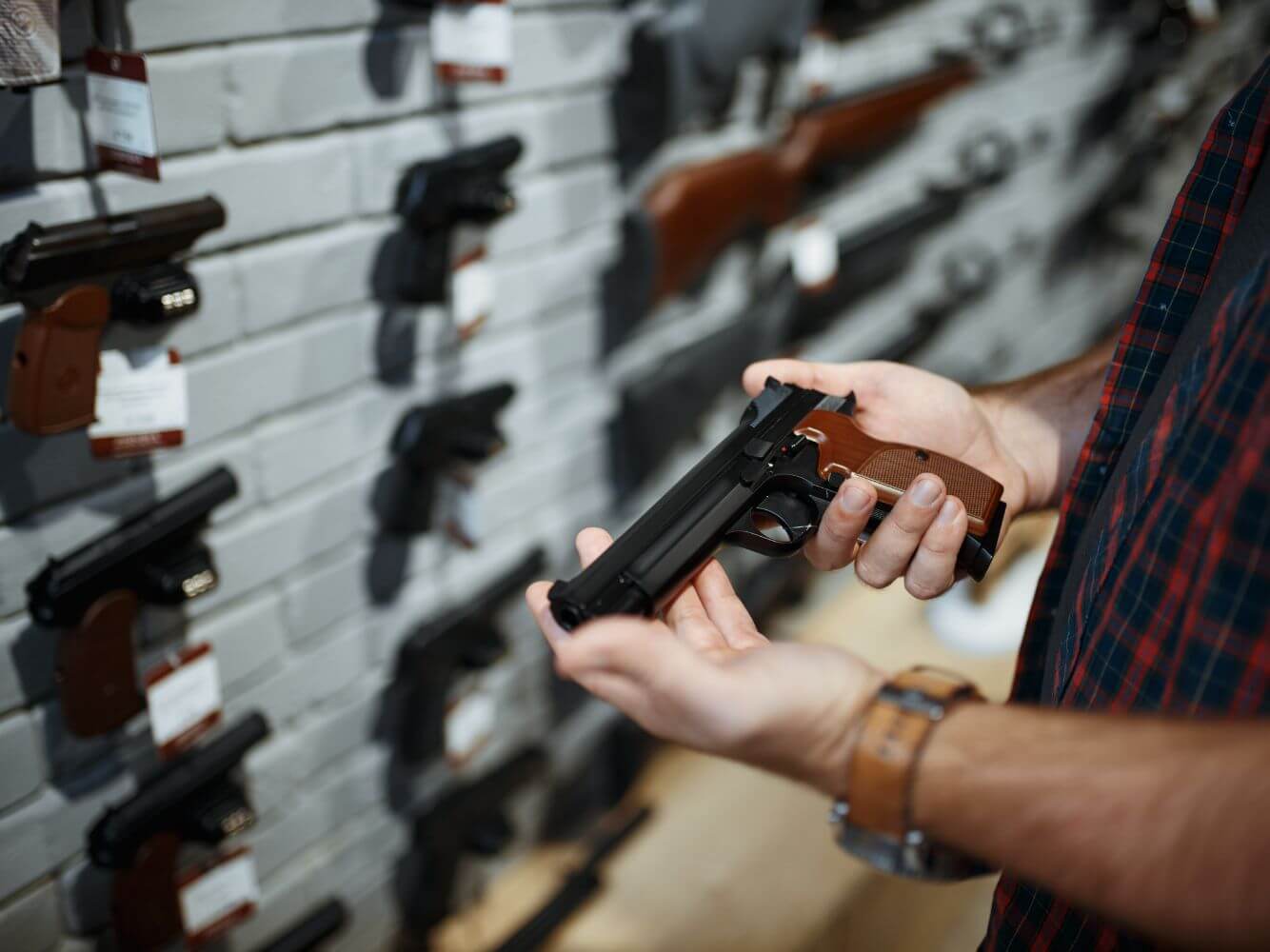 Gun Buying Guide: How to Buy at a Gun Show | MAC Shows